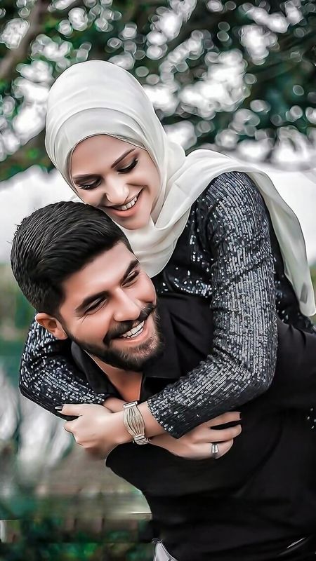 Muslim Husband And Wife Love
