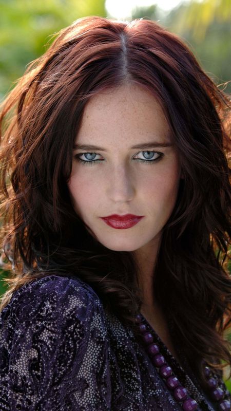 Cute Hollywood Actress Wallpaper