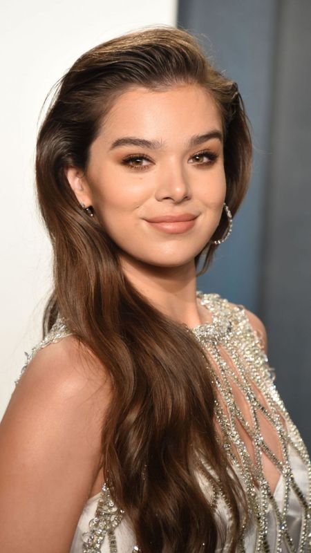 Cute Hollywood Actress Wallpaper