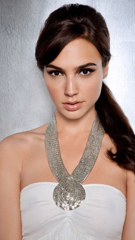 Cute Hollywood Actress Wallpaper
